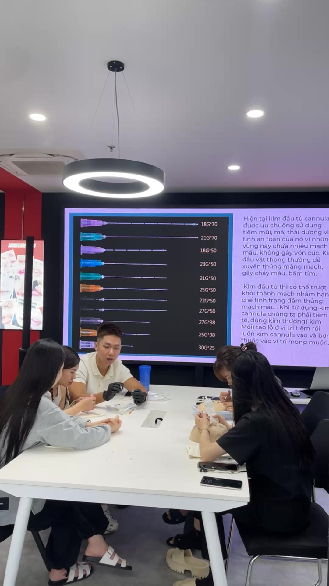 Lớp lí thuyết cs Quận 7 - Madlab Aesthetic & Academy